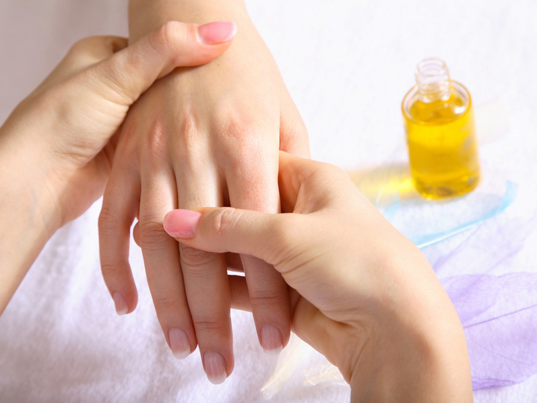 6 Best Essential Oils for Nerve Pain and How to Use Them Right